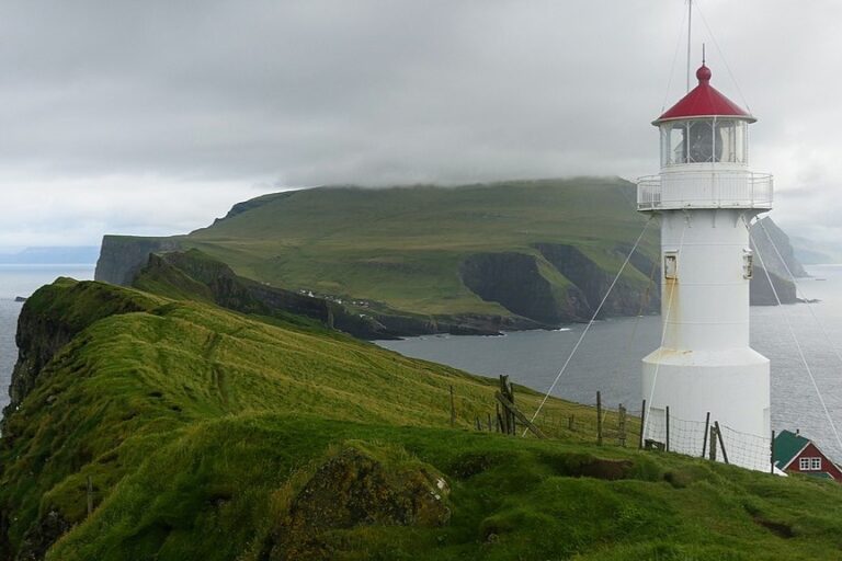 Qué ver y cómo llegar a Mykines - Pasaporte Nómada